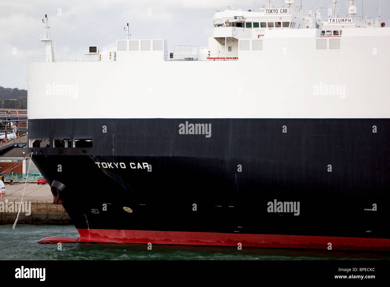 Car transporter ships alongside southampton hi-res stock photography ...