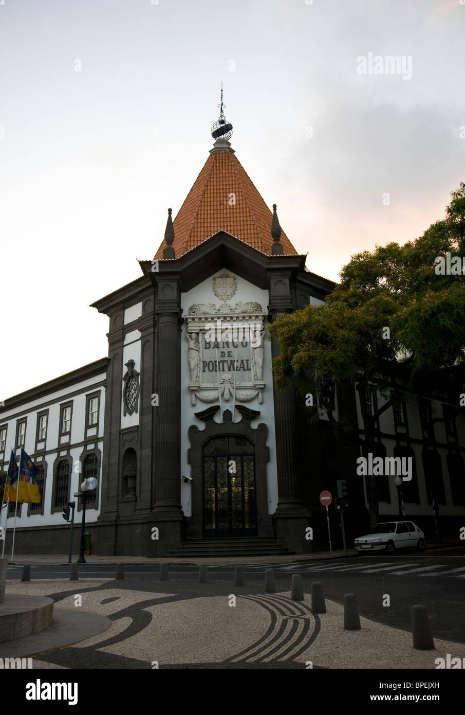 Bank banco de portugal hi-res stock photography and images - Alamy