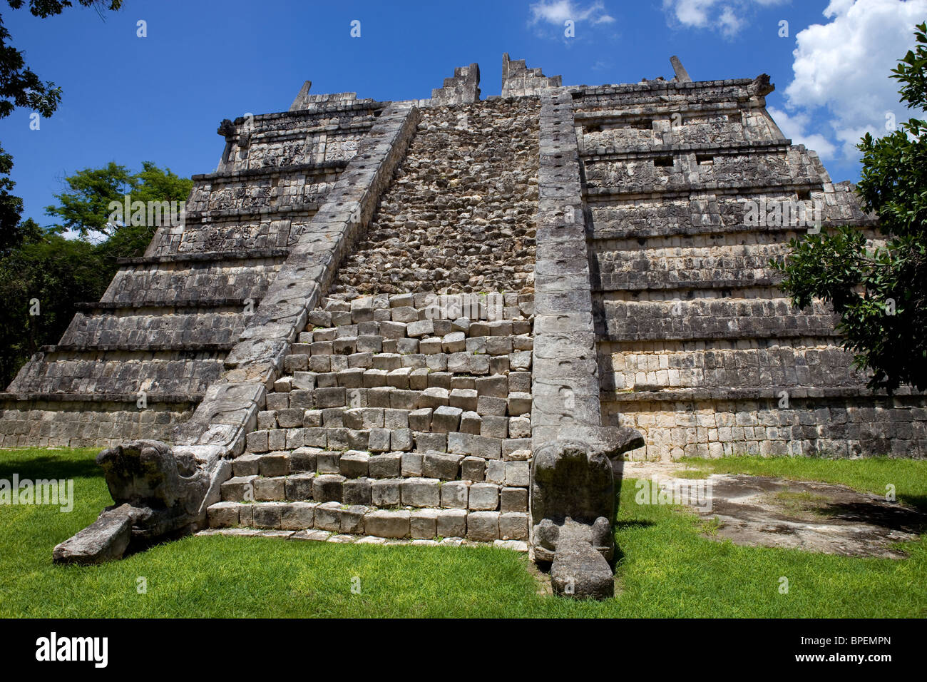 Ancient Mayan temple at Chichen Itza, Yucatan, Mexico Stock Photo - Alamy