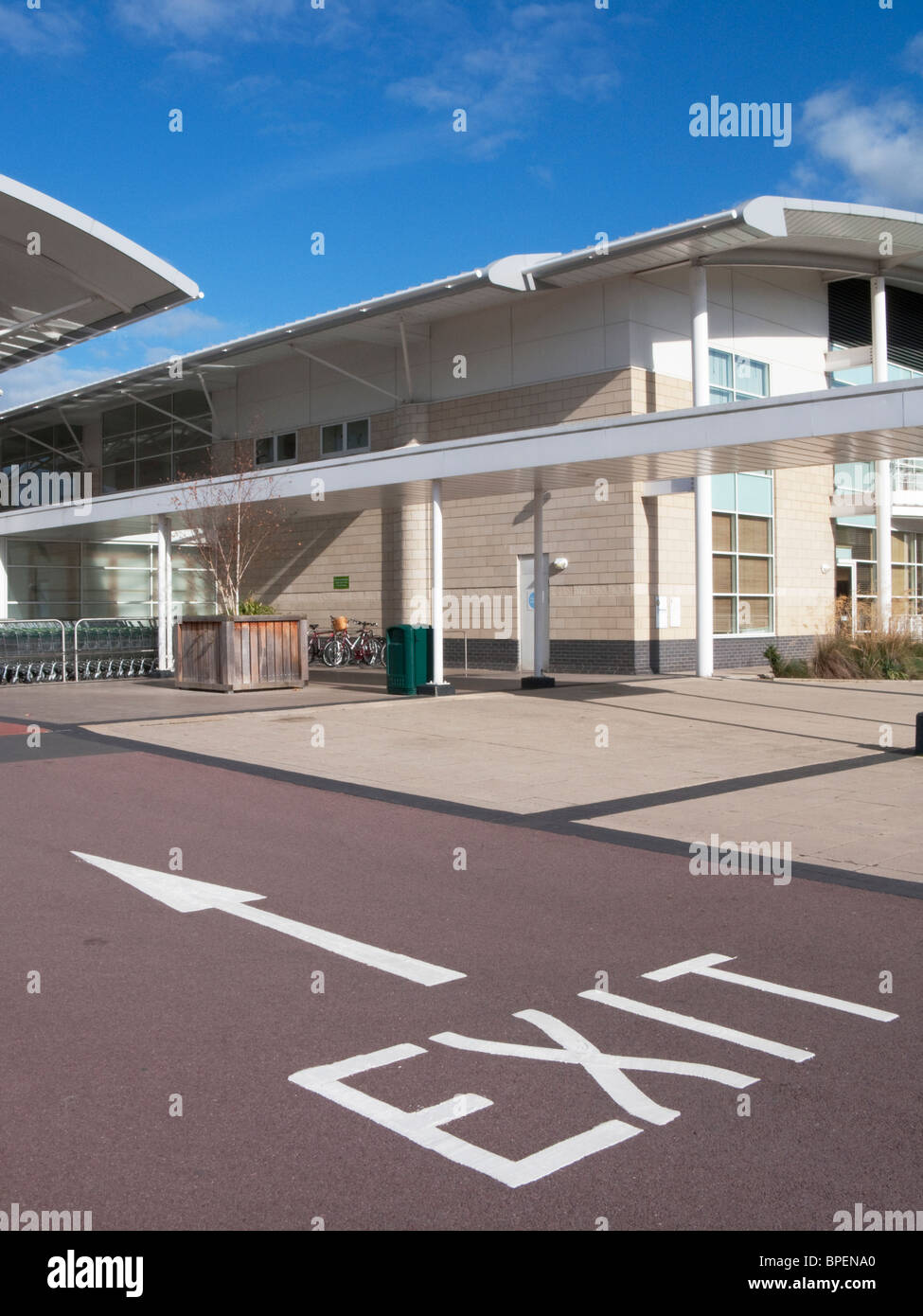 Waitrose wine shop hi-res stock photography and images - Alamy