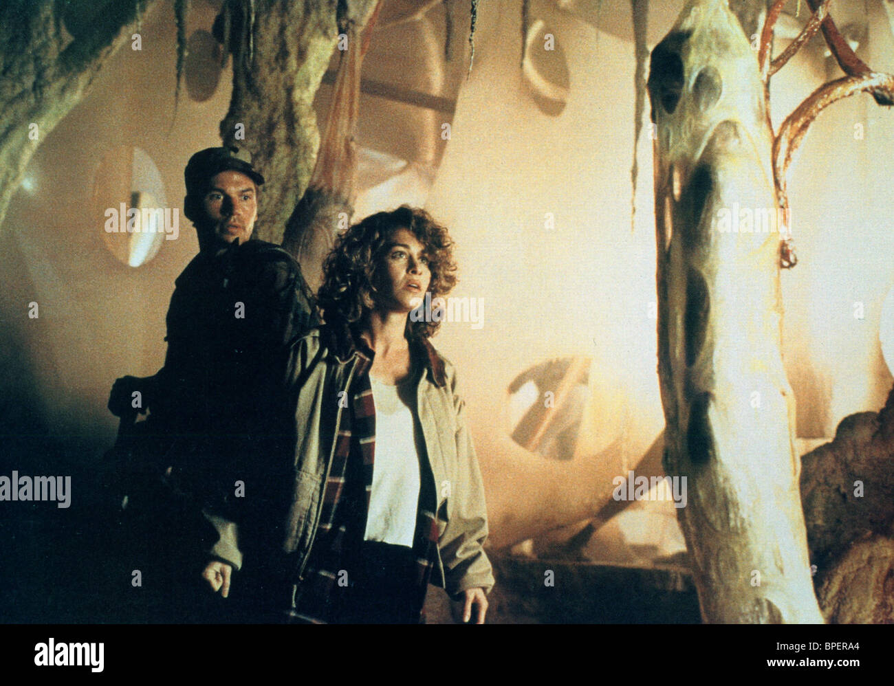 [TOMT][MOVIE] Sci-Fi movie with people in cocoons? Pods? : r/tipofmytongue