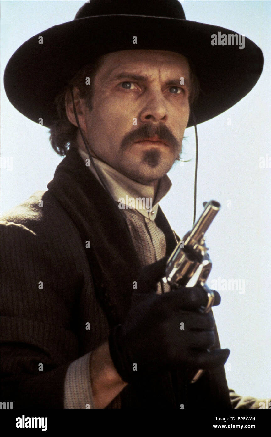 Dennis Quaid Wyatt Earp 1994 High Resolution Stock Photography and ...