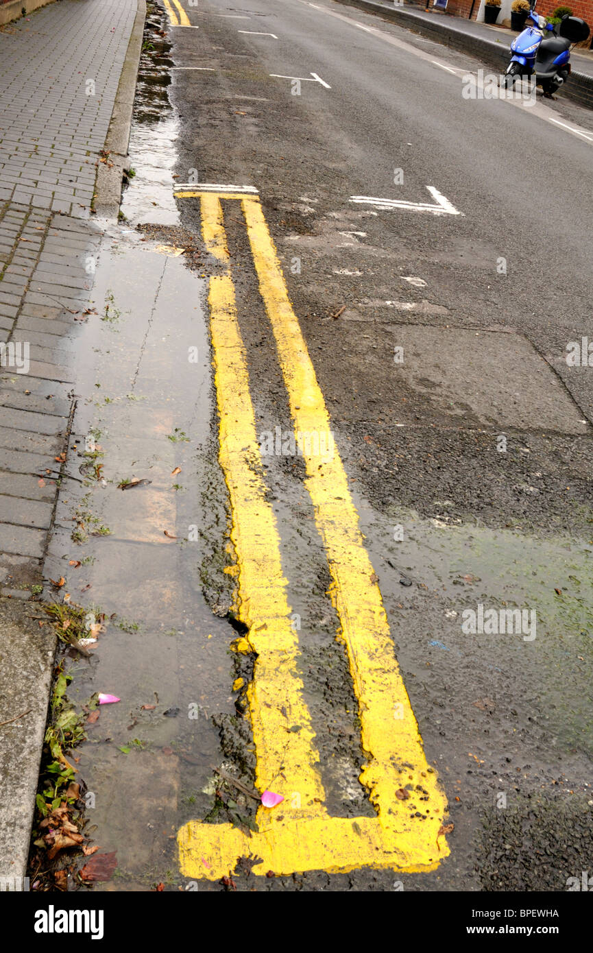 Uk urban road markings hi-res stock photography and images - Alamy