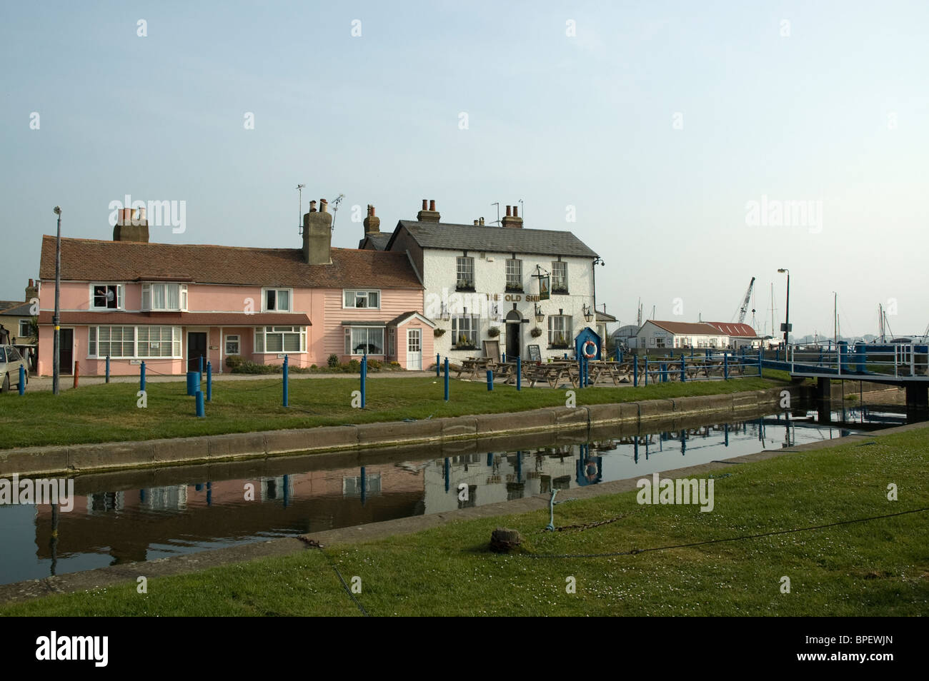 The Old Ship inn by Heybridge Lock near Maldon, Essex Stock Photo - Alamy