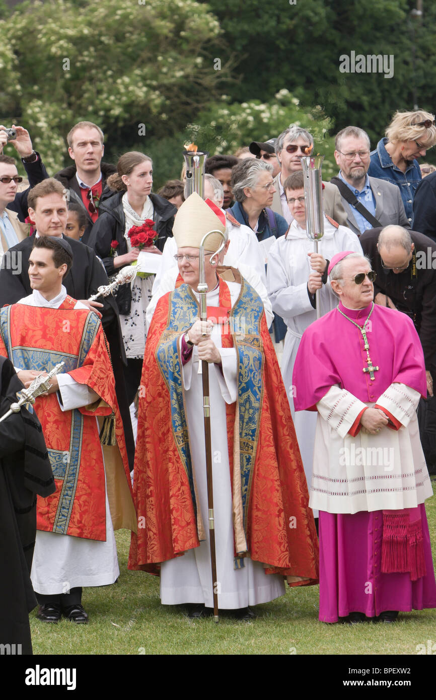 Anglican Bishop of St Albans, Rt Revd Alan Smith (centre), and Catholic ...
