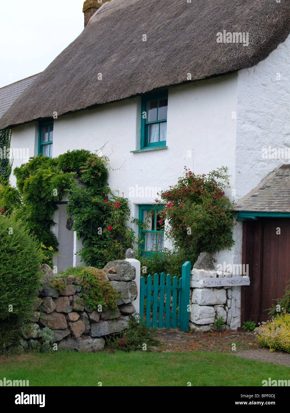 Thatched cottage, Cornwall, UK Stock Photo - Alamy