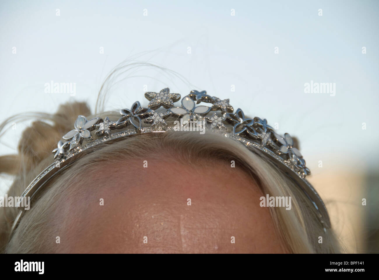 Bride wearing tiara hi-res stock photography and images - Alamy