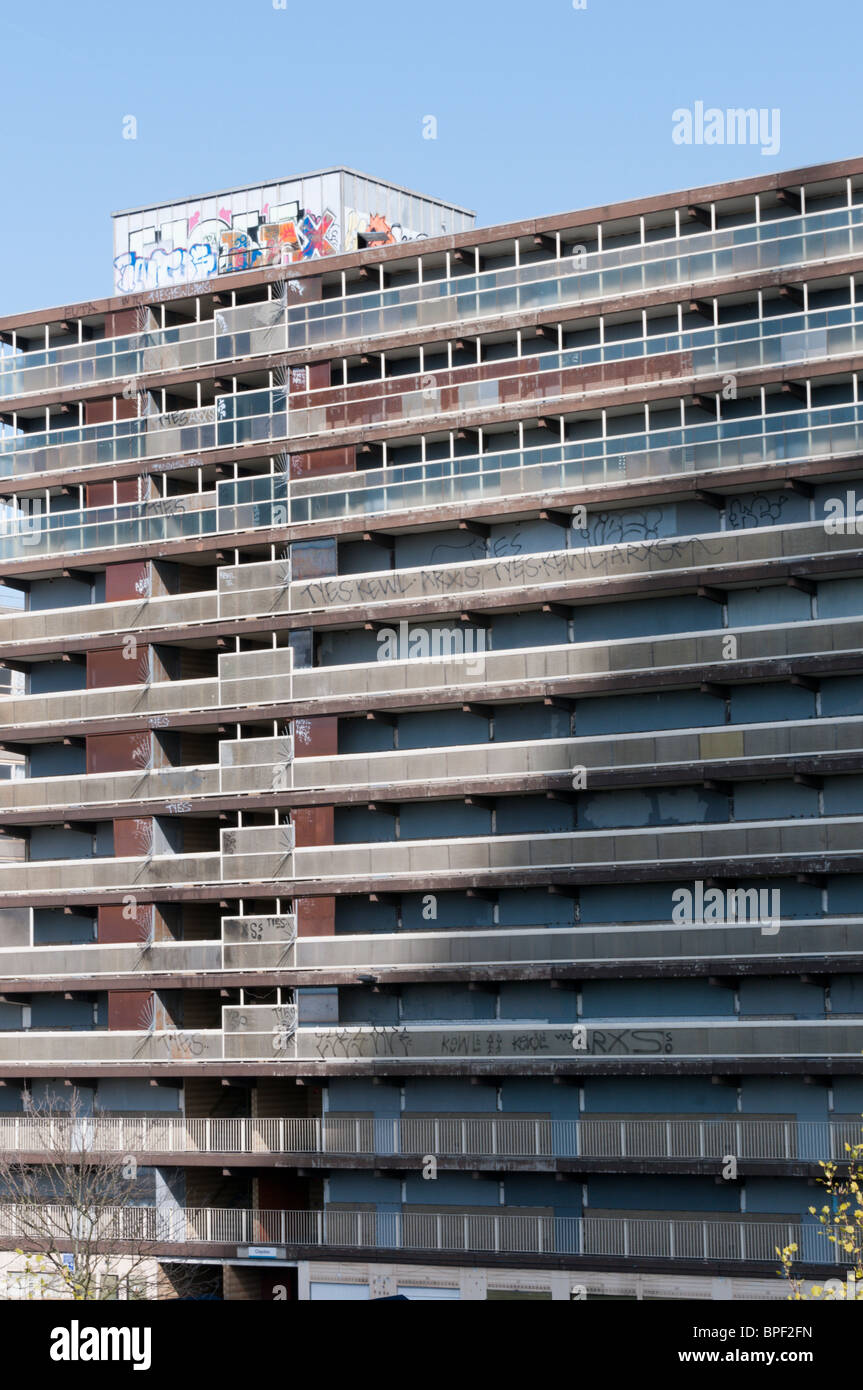 Empty Blocks Of Flats High Resolution Stock Photography and Images - Alamy