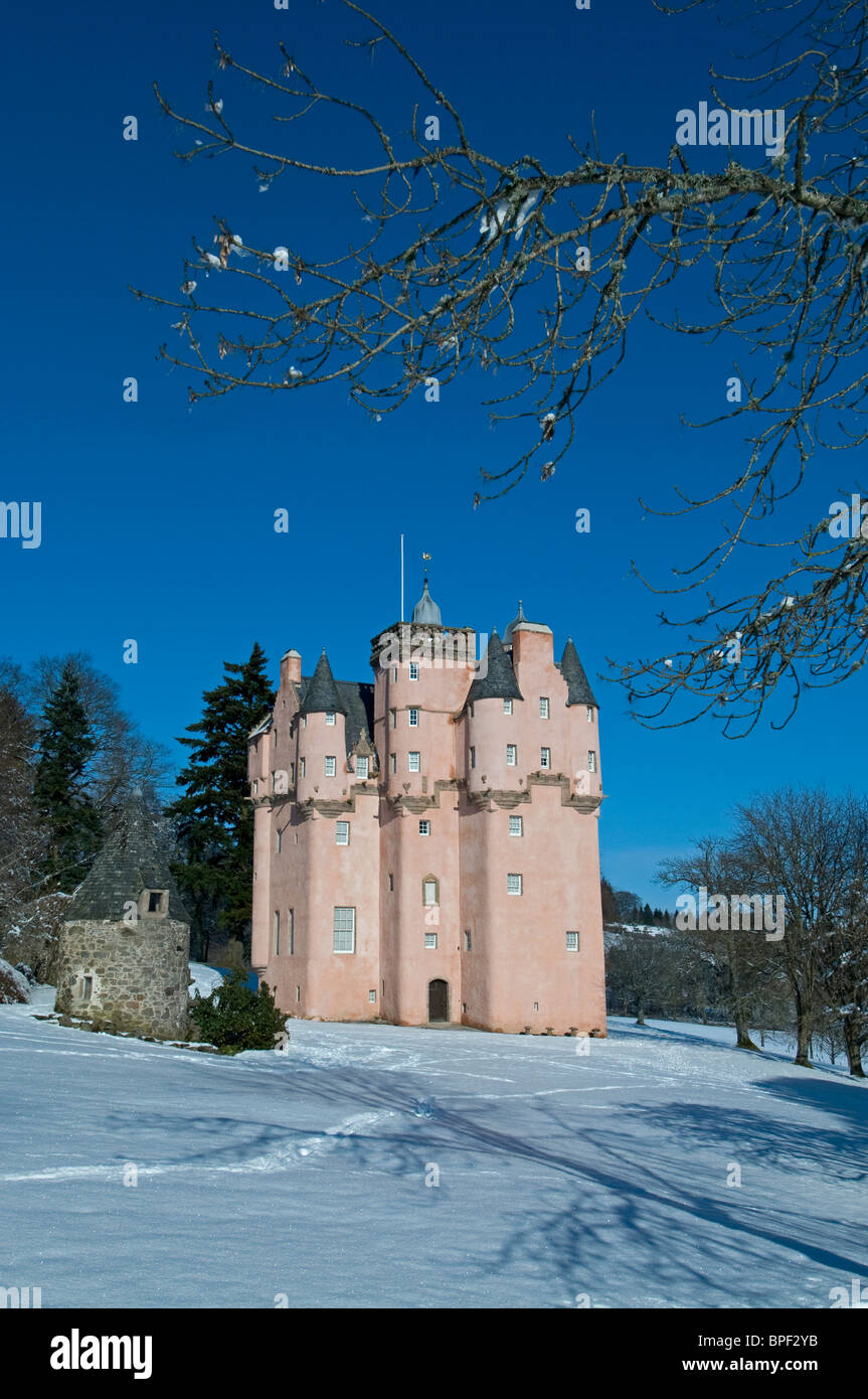 Craigievar castle hi-res stock photography and images - Alamy