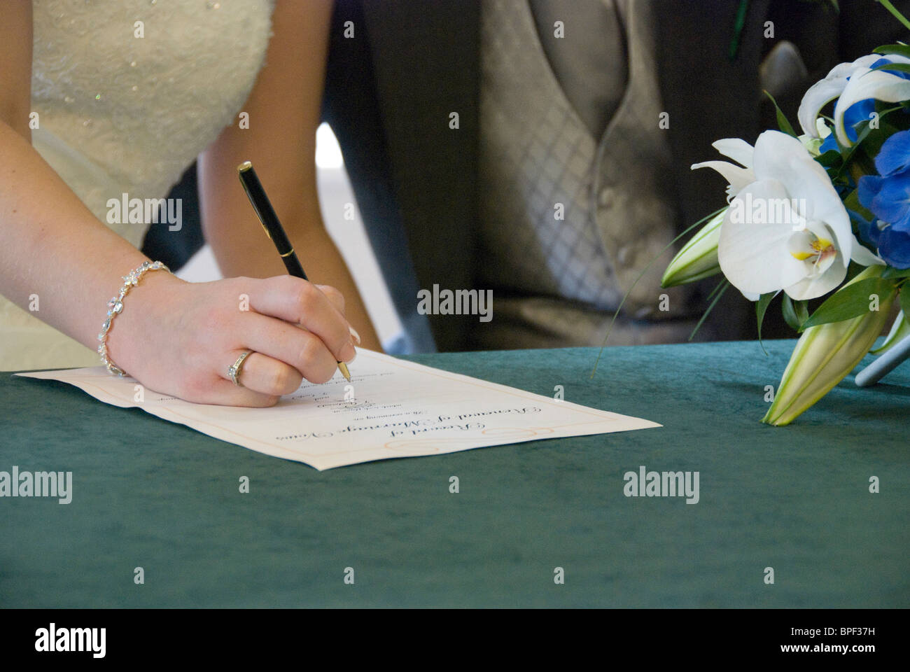 Signing register hi-res stock photography and images - Alamy