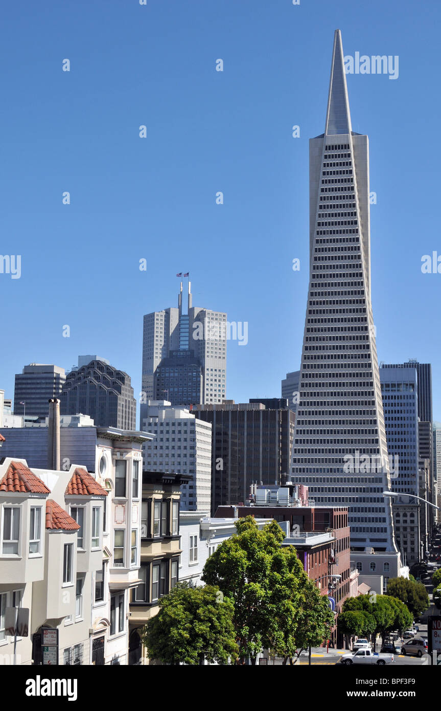 Downtown San Francisco, the Transamerica Tower and the Financial ...