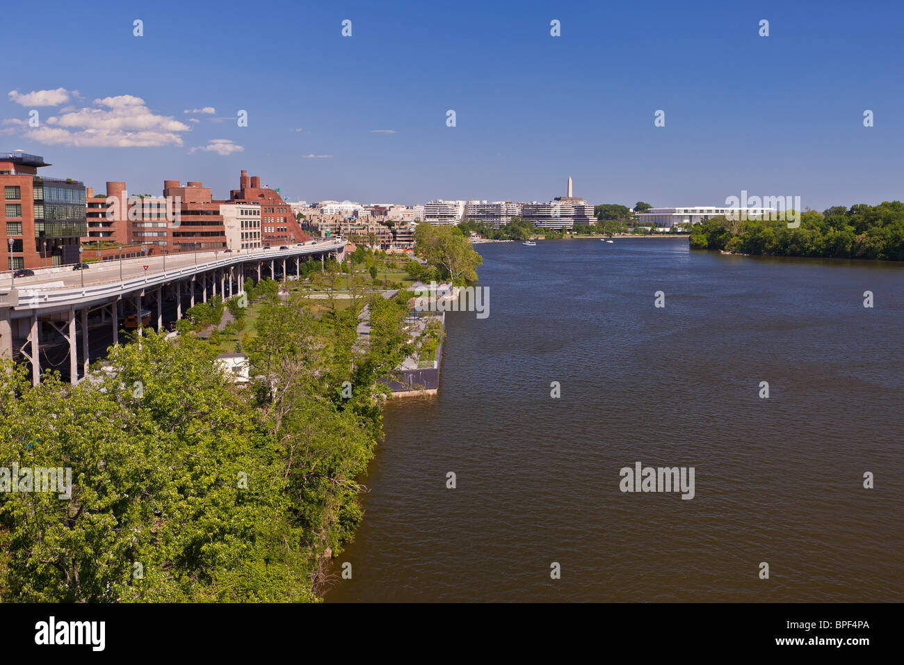 WASHINGTON, DC, USA - elevated Whitehurst Freeway, left, passes by ...
