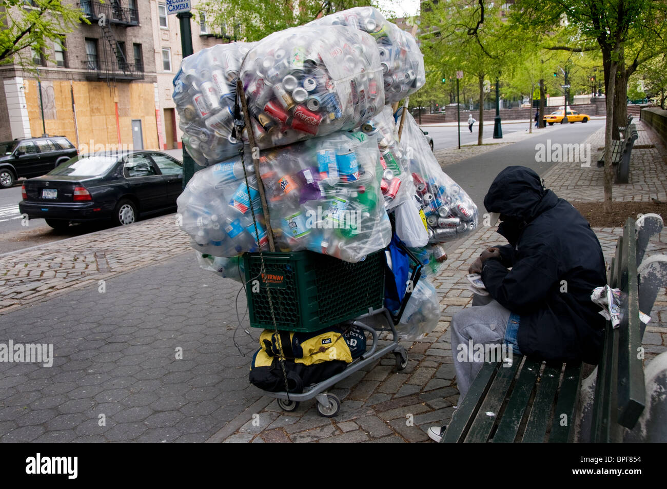 Homeless man collecting tin cans hi-res stock photography and images ...