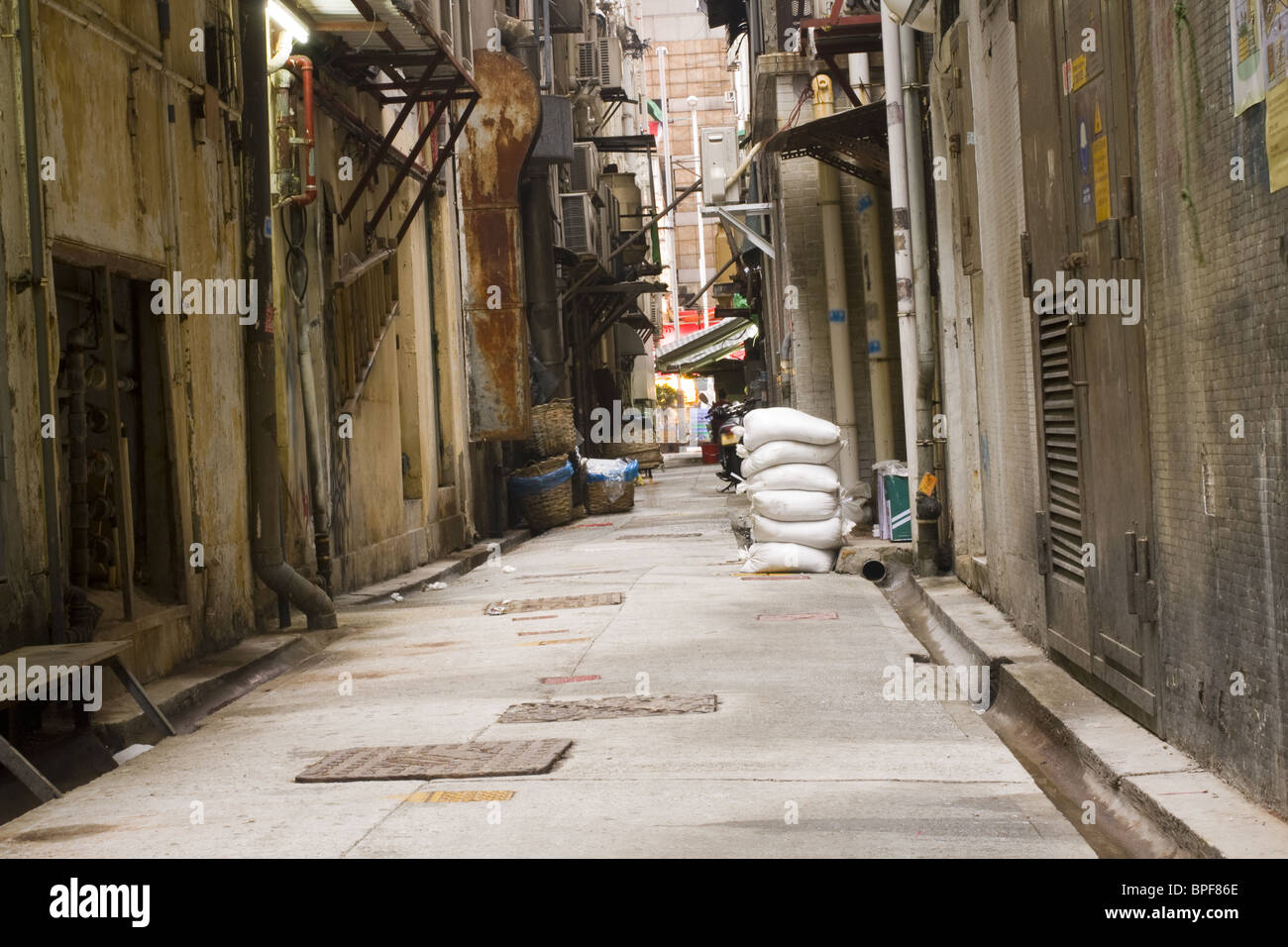 Dangerous back alley hi-res stock photography and images - Alamy