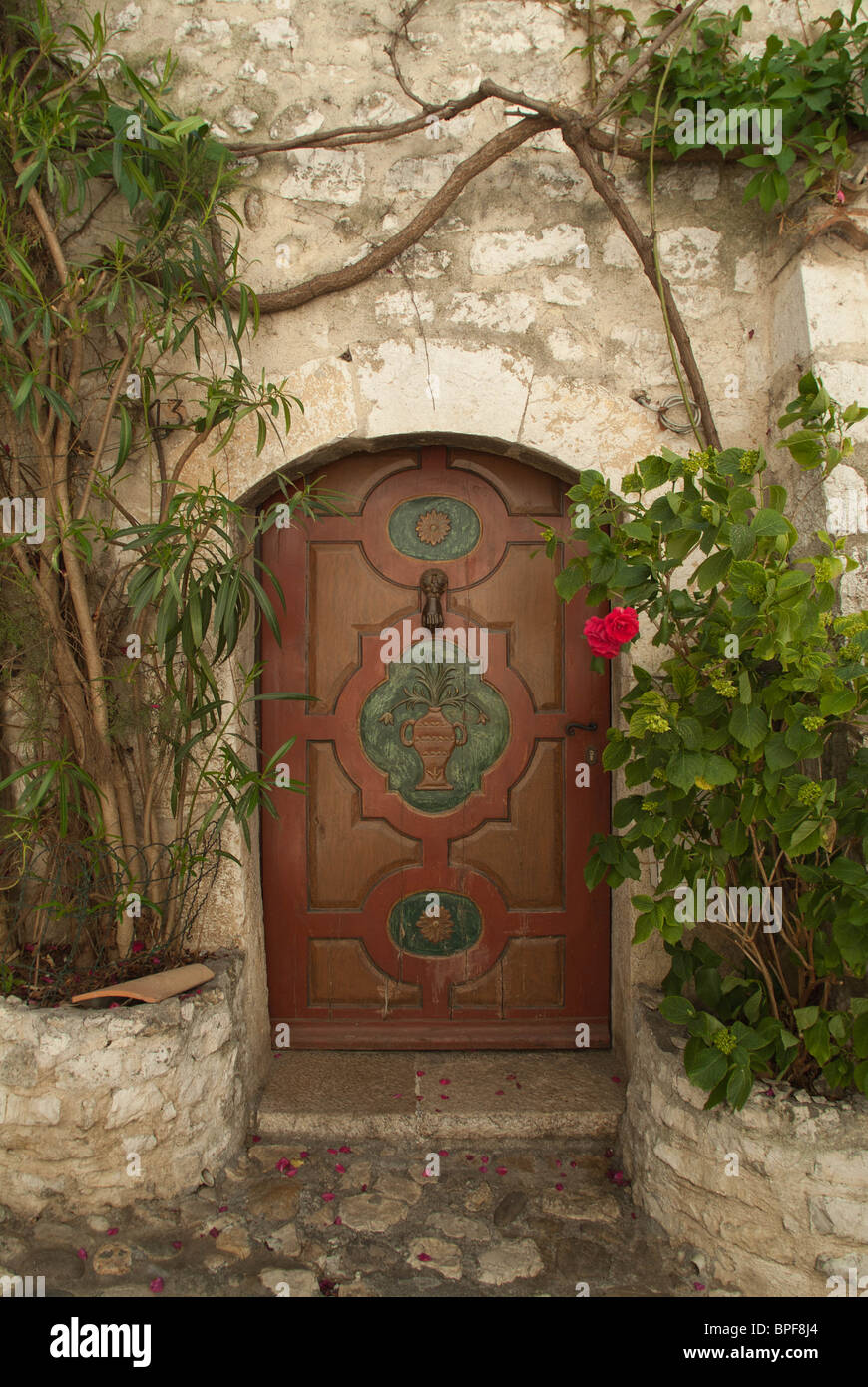 Stone wall small entranceway hi-res stock photography and images - Alamy