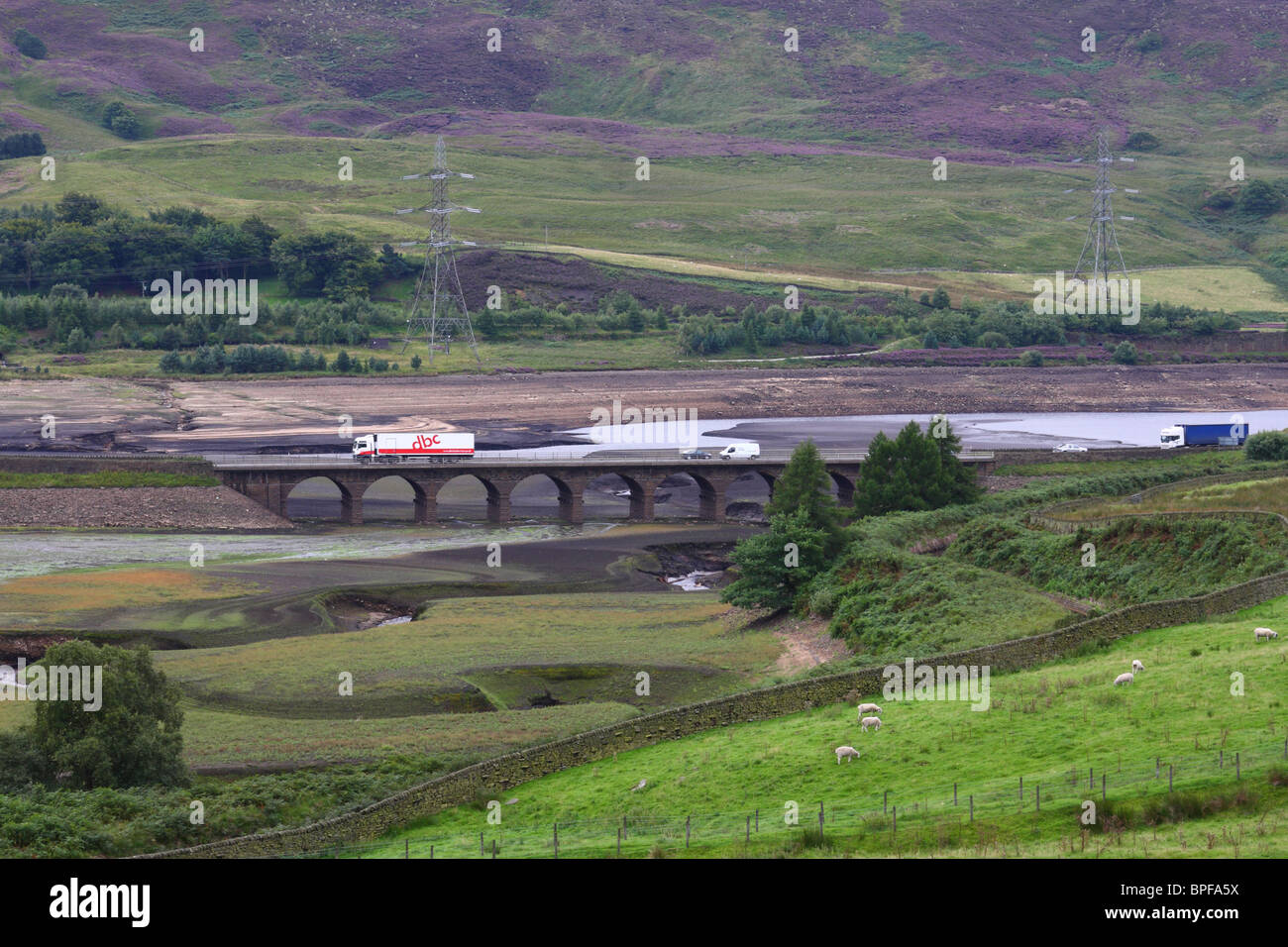 Woodhead Reservoir, Longdendale Valley, Peak District, Derbyshire ...