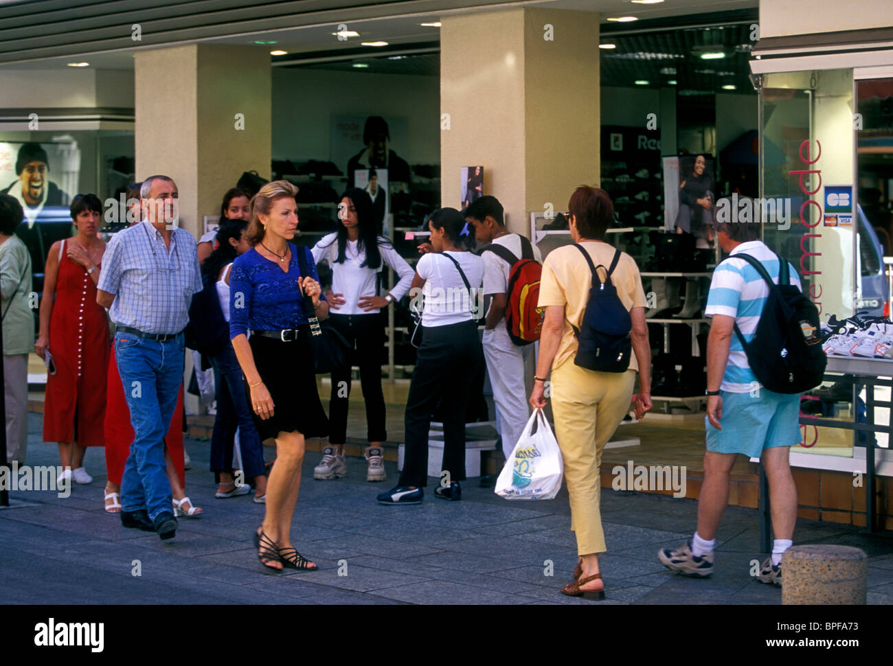 French people, shopper, shoppers, shopping, Rue de la Republique, city ...