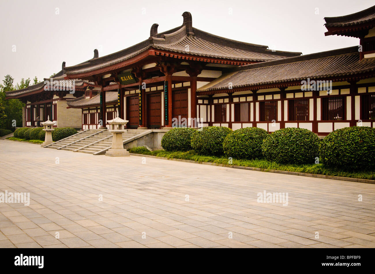 Traditional chinese building hi-res stock photography and images - Alamy