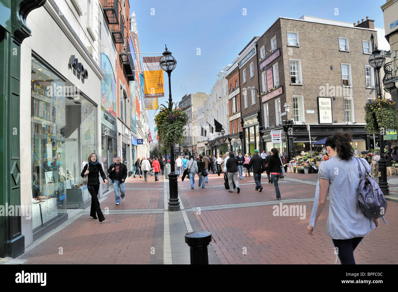 Shopping, Dublin, pedestrian, street, city Stock Photo - Alamy