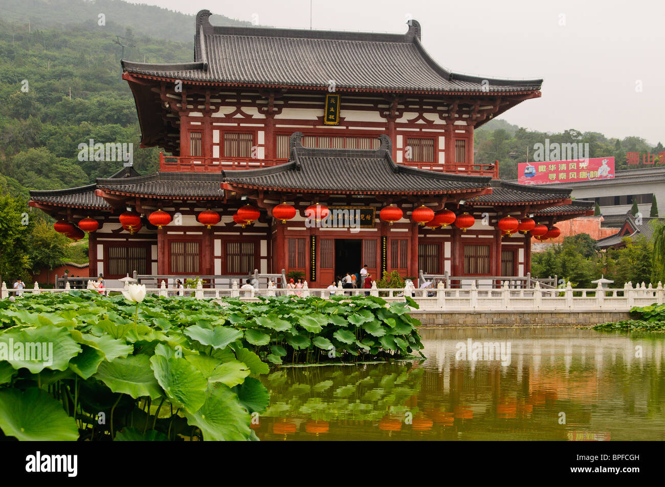 Beautiful old chinese building hi-res stock photography and images - Alamy