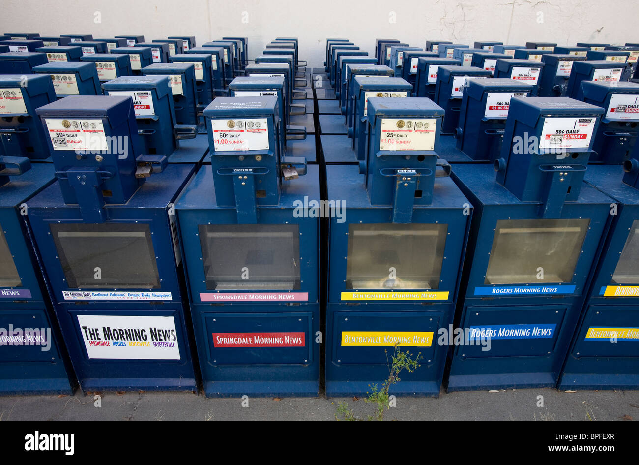 Newspaper vending boxes hi-res stock photography and images - Alamy