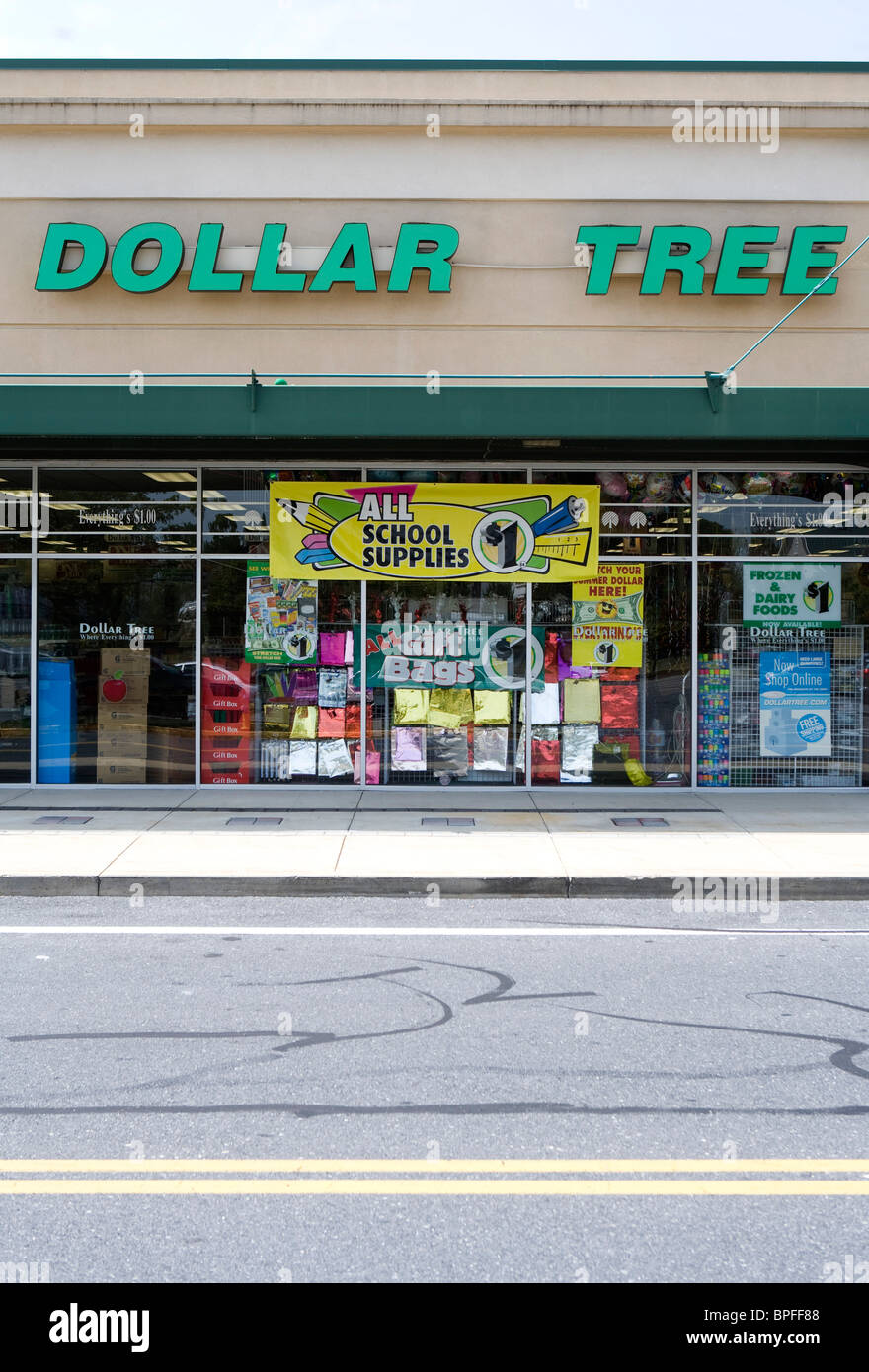 A Dollar Tree retail store in suburban Maryland Stock Photo - Alamy