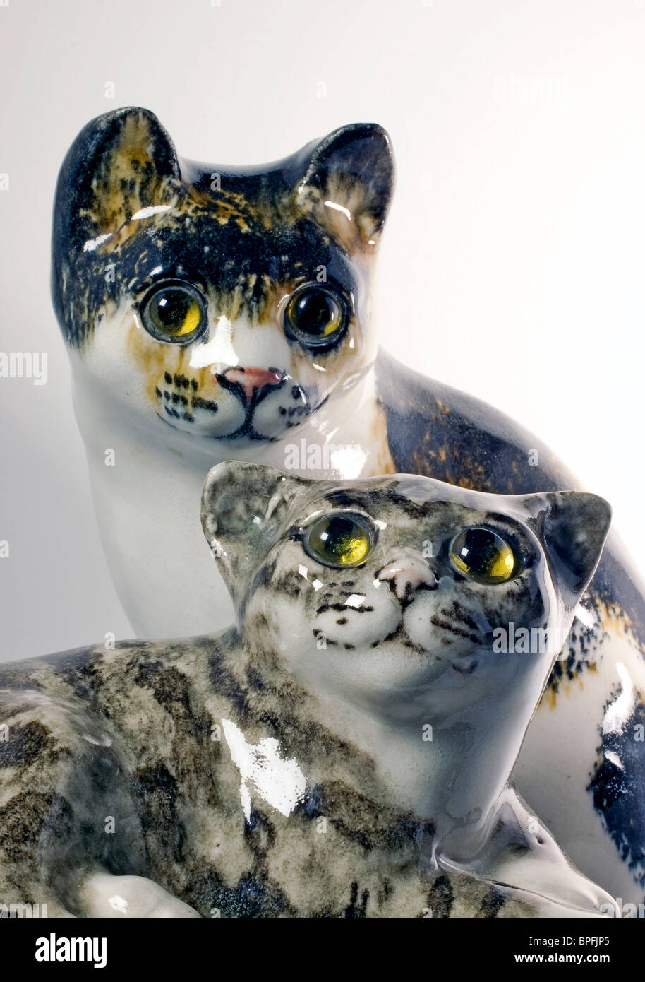 Statues of cats hi-res stock photography and images - Alamy