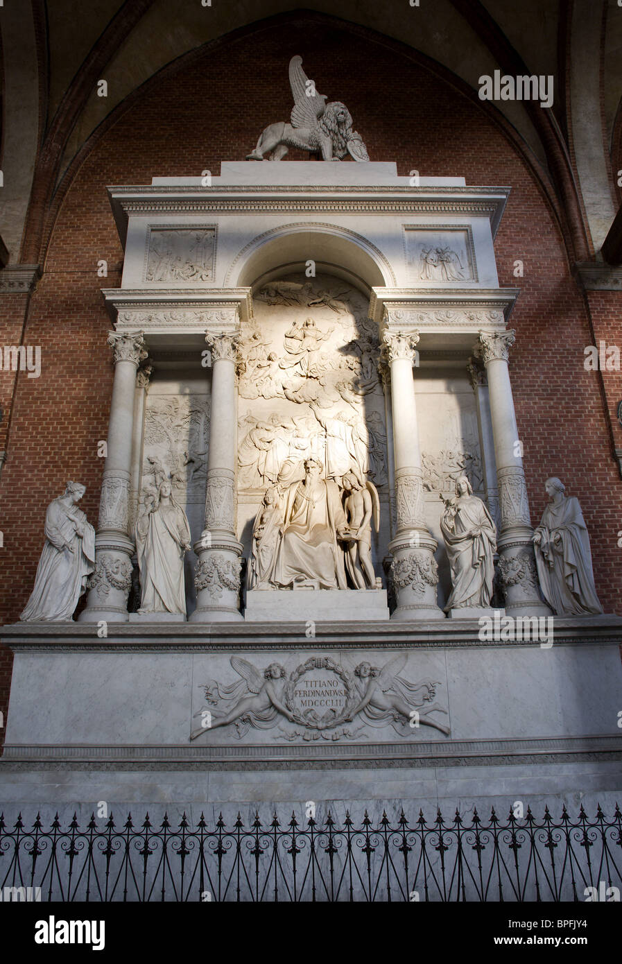 Venice sculpture hi-res stock photography and images - Alamy