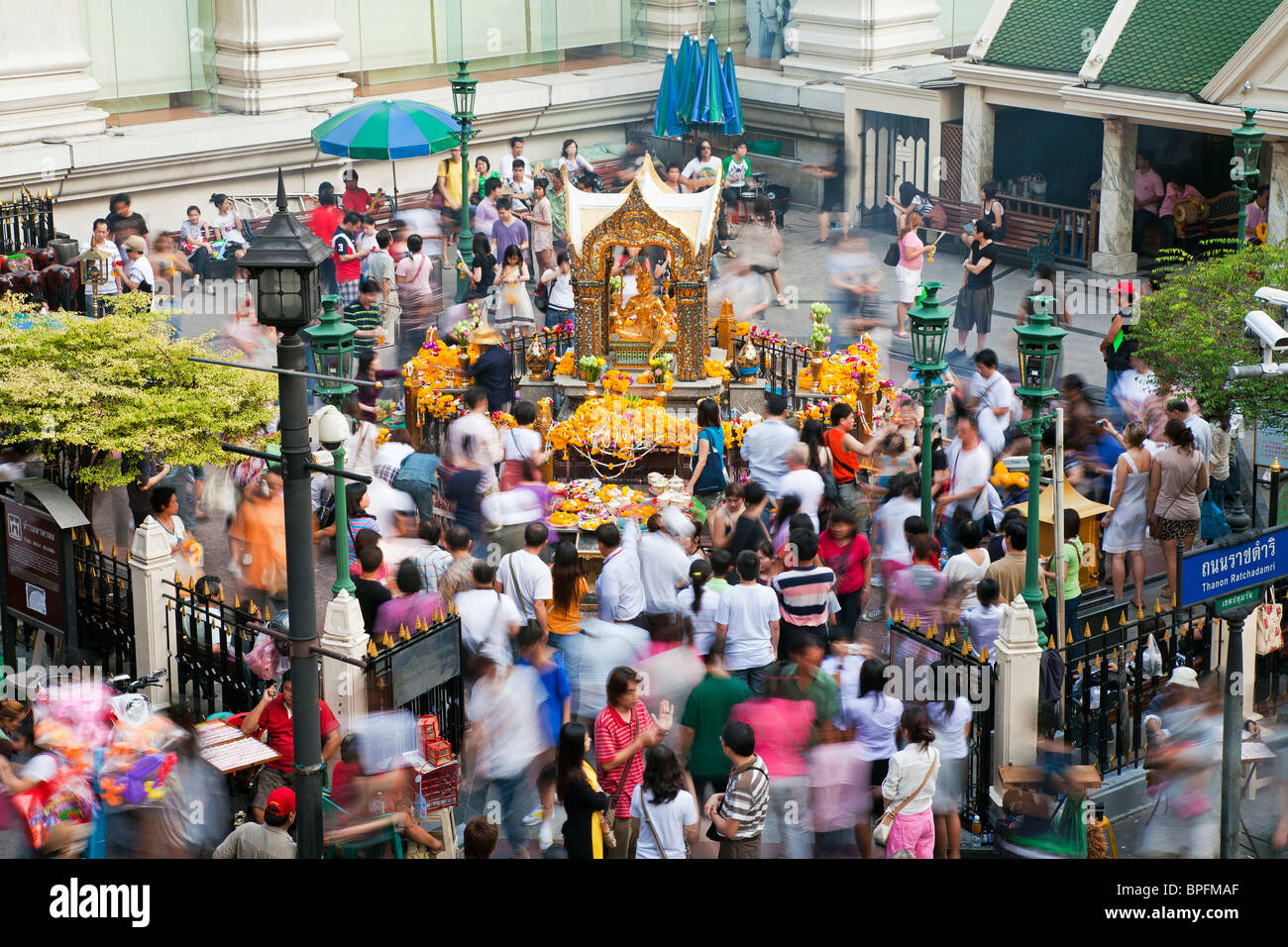 The Thao Maha Brahma Buddha, near Ratchadamri, Bangkok, Thailand ...