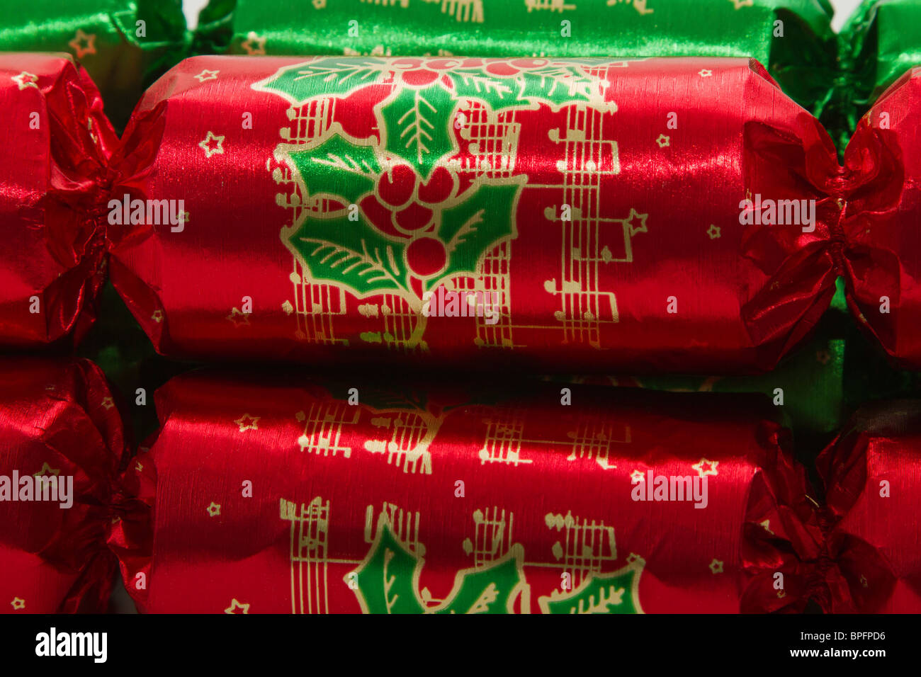 Red gold crackers hi-res stock photography and images - Alamy