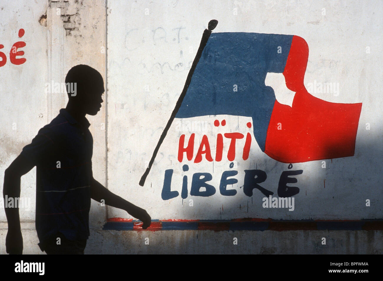 HAITI LIBERE FREE HAITI SIGN ON A WALL IN WALL PORT AU PRINCE Stock ...