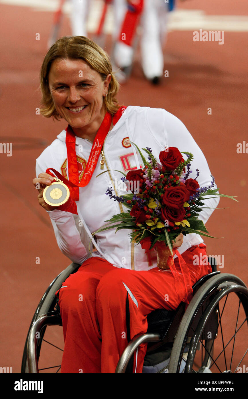 Canada's Diane Roy displays her gold medal from the women's T54 5000 ...