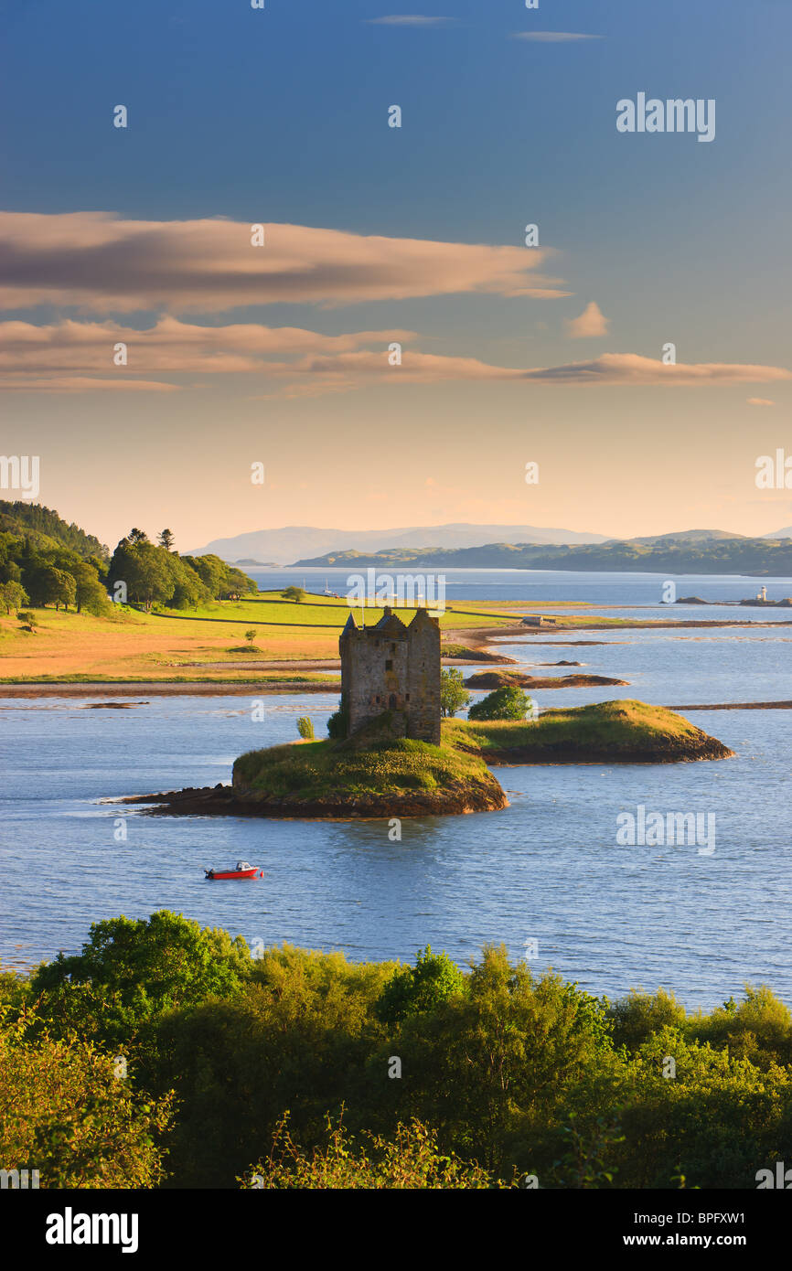 Castle stalker hi-res stock photography and images - Alamy