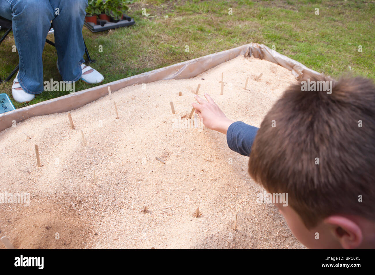 Treasure hunt kids hi-res stock photography and images - Alamy