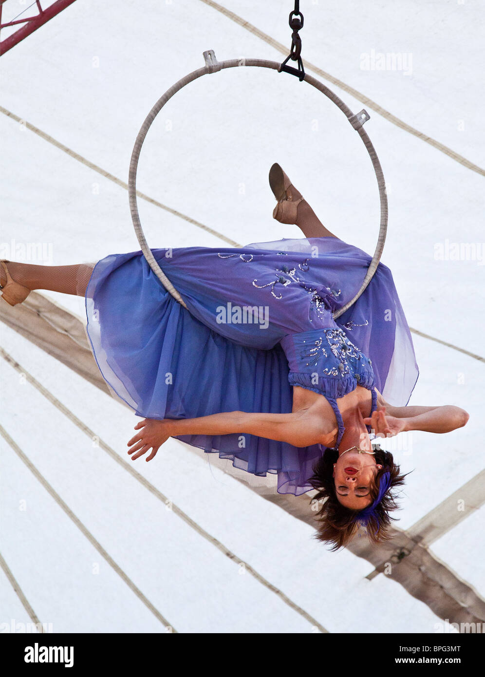 Acrobat swing hi-res stock photography and images - Alamy