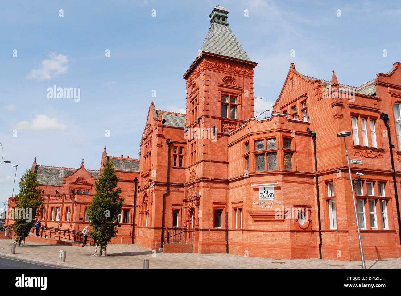 Widnes shopping centre hi-res stock photography and images - Alamy