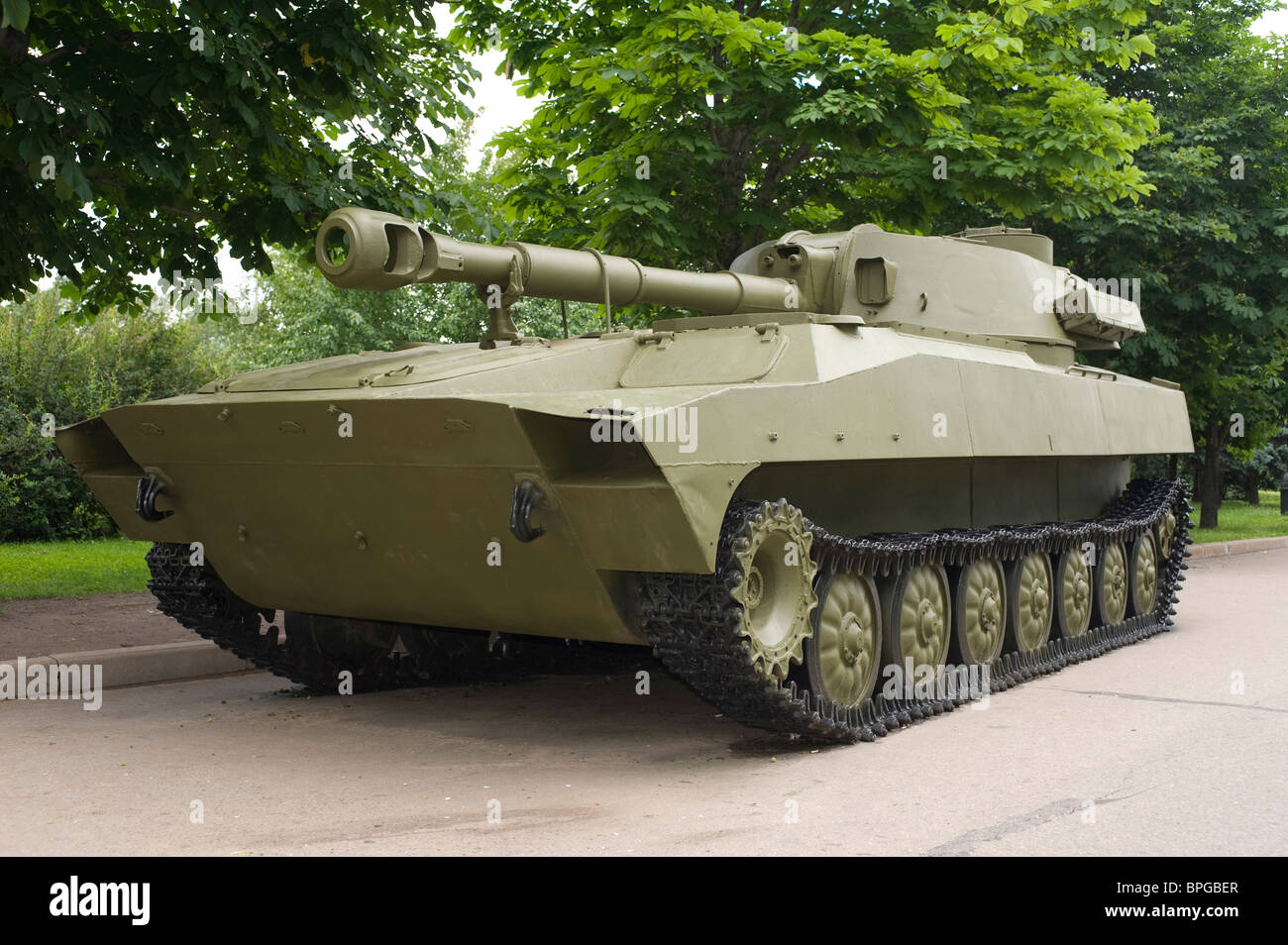 Army tank with camouflage hi-res stock photography and images - Alamy