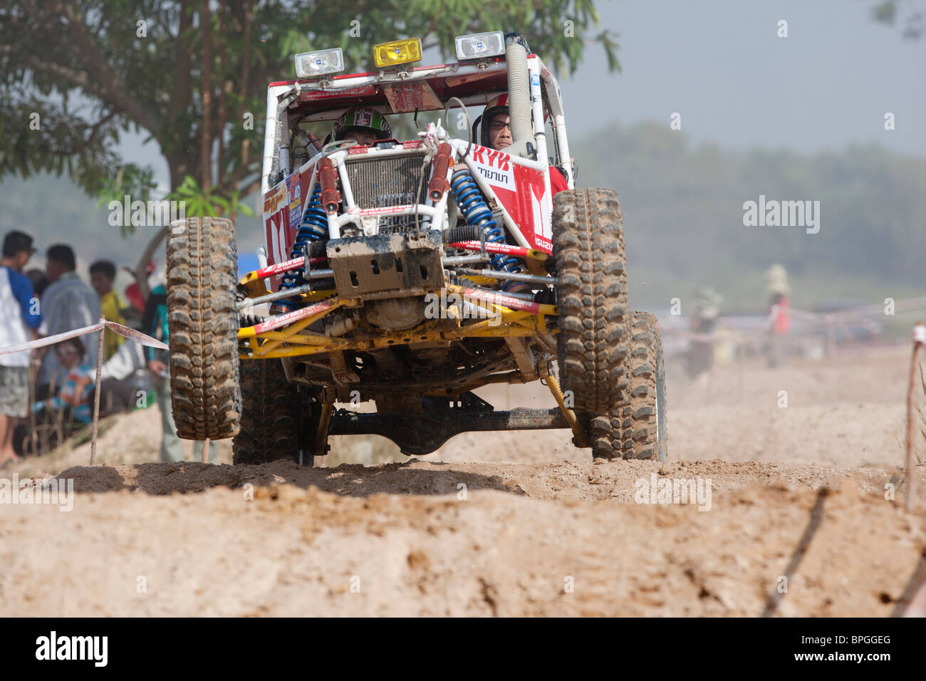 Off-road dune buggy competing in the mud Stock Photo - Alamy