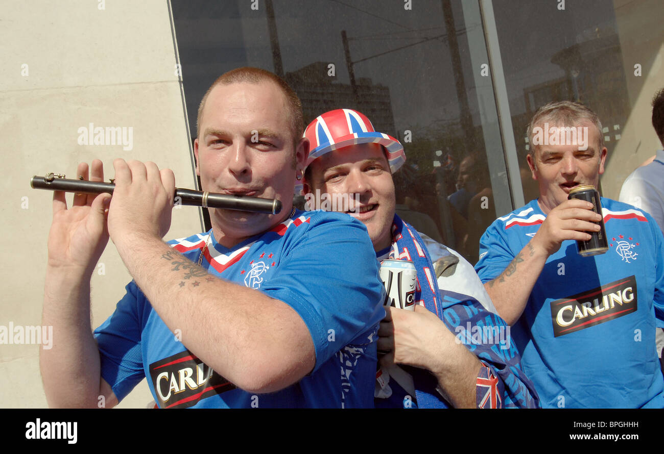 Rangers football fans drinking hi-res stock photography and images - Alamy
