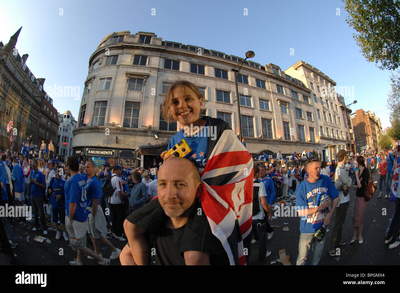 England female football fan hi-res stock photography and images - Alamy