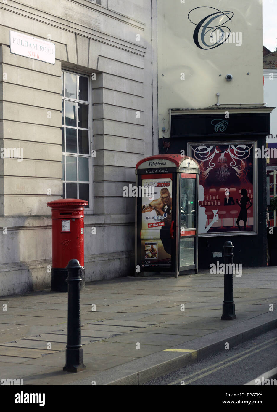 London England Fulham Post Box And Telephone Box Stock Photo - Alamy