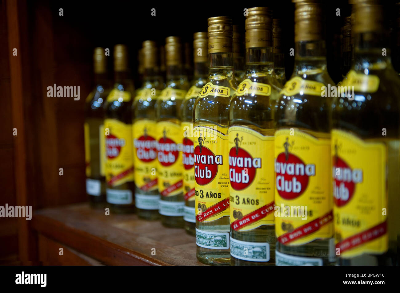Rum bottle hi-res stock photography and images - Alamy