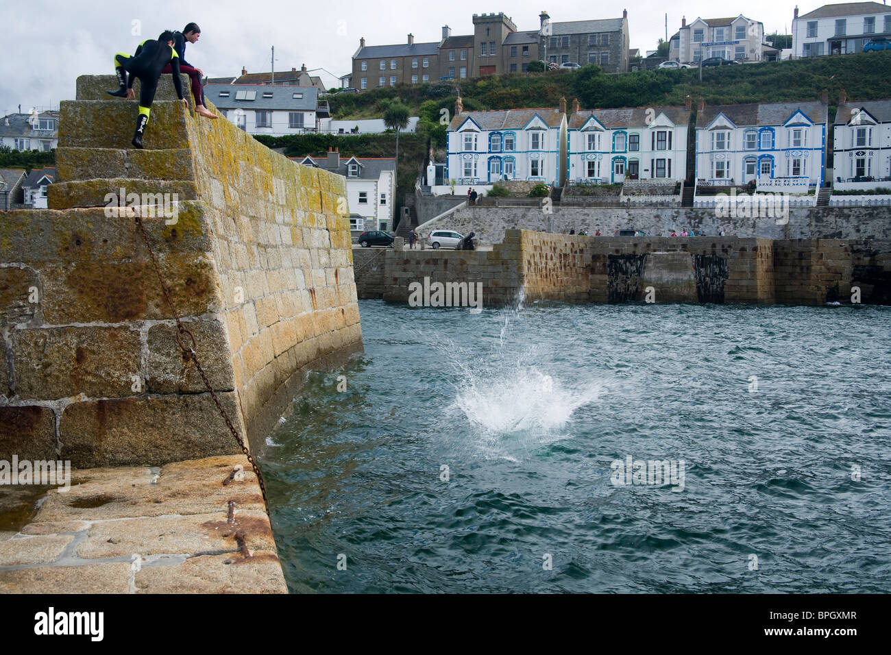Diving into walls of water hi-res stock photography and images - Alamy