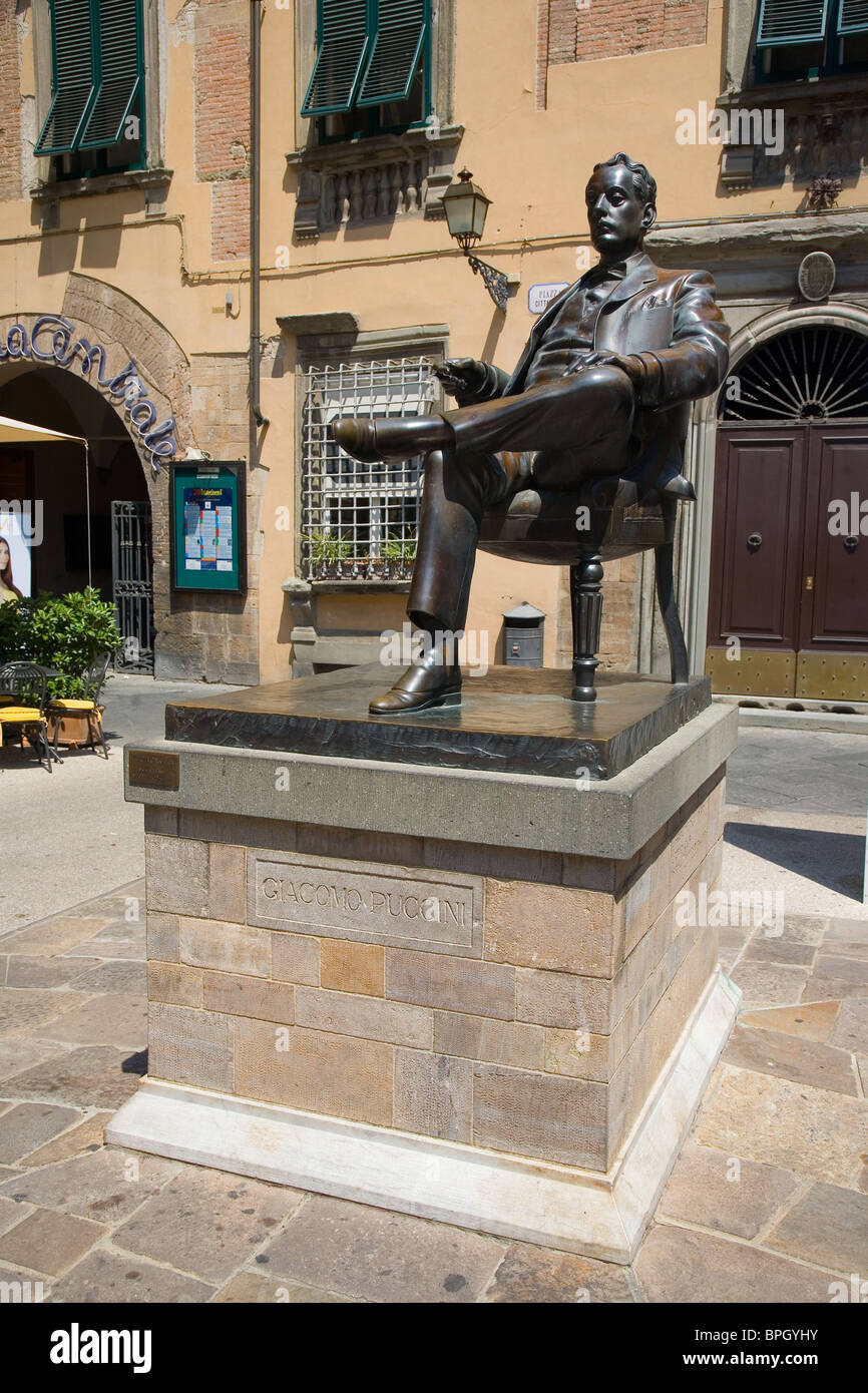 Staue of Giacomo Puccini in Lucca, Tuscany, Italy Stock Photo - Alamy