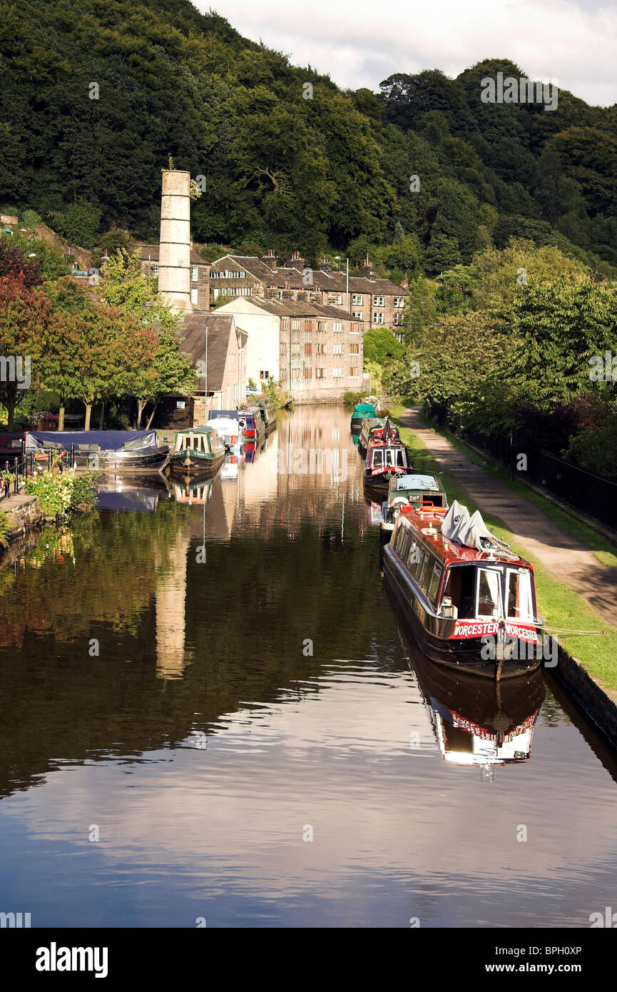 Barges on the Rochdale Canal, Hebden Bridge, West Yorkshire, England ...