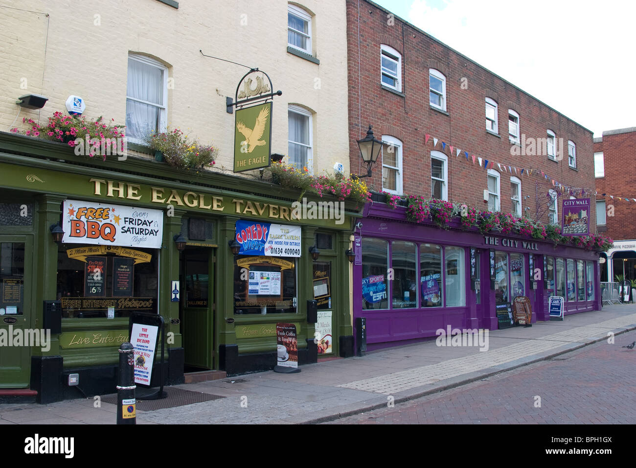modern pubs the city wall eagle tavern banner Stock Photo - Alamy