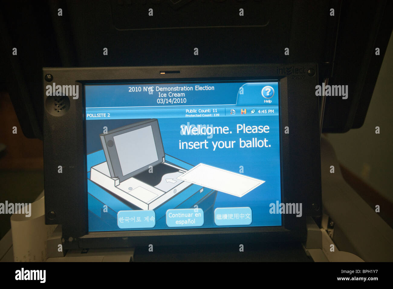 Electronic voting machine hi-res stock photography and images - Alamy