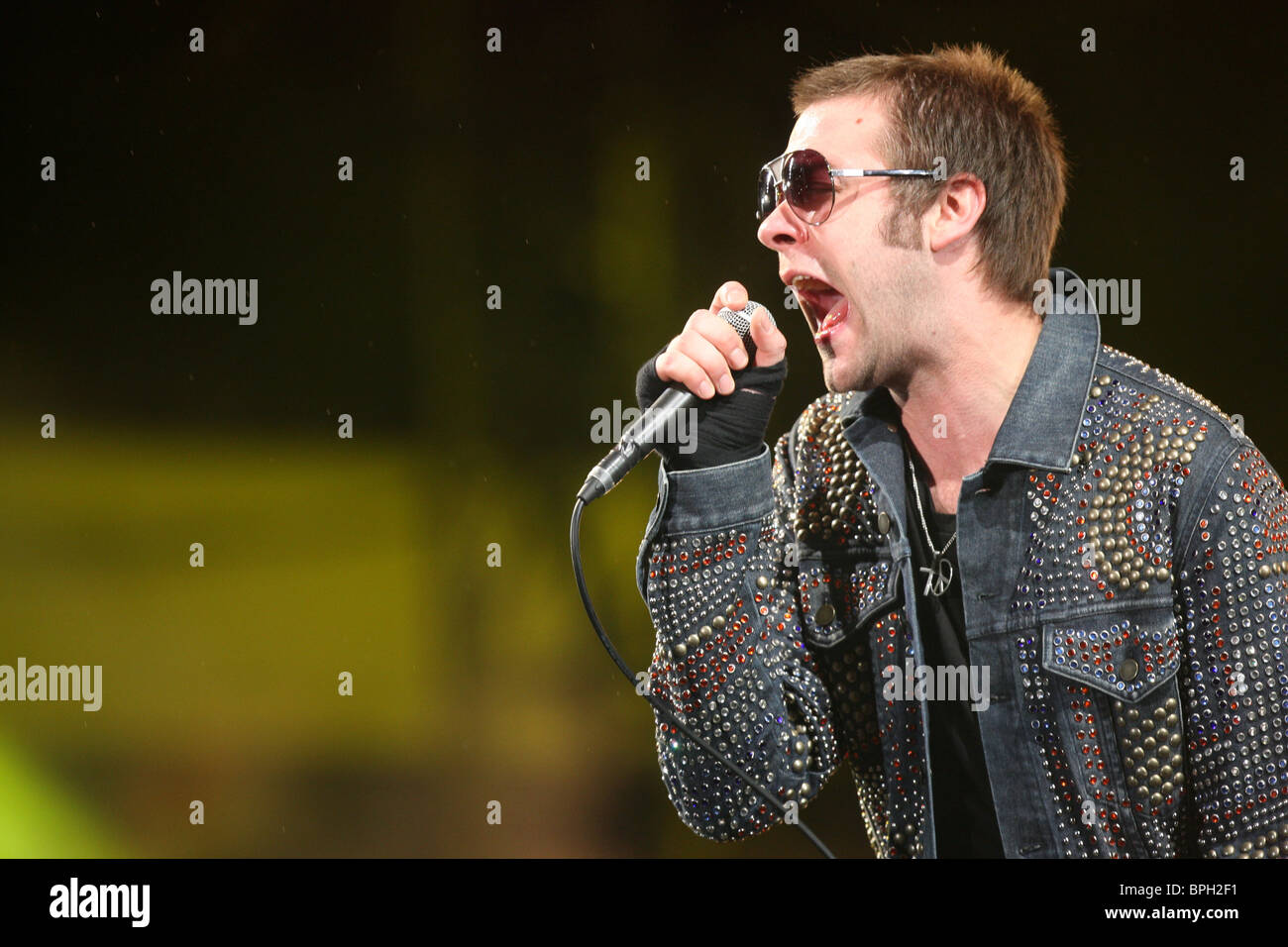 Tom Meighan OF KASABIAN AT THE V FESTIVAL AT HYLANDS PARK,CHELMSFORD ...