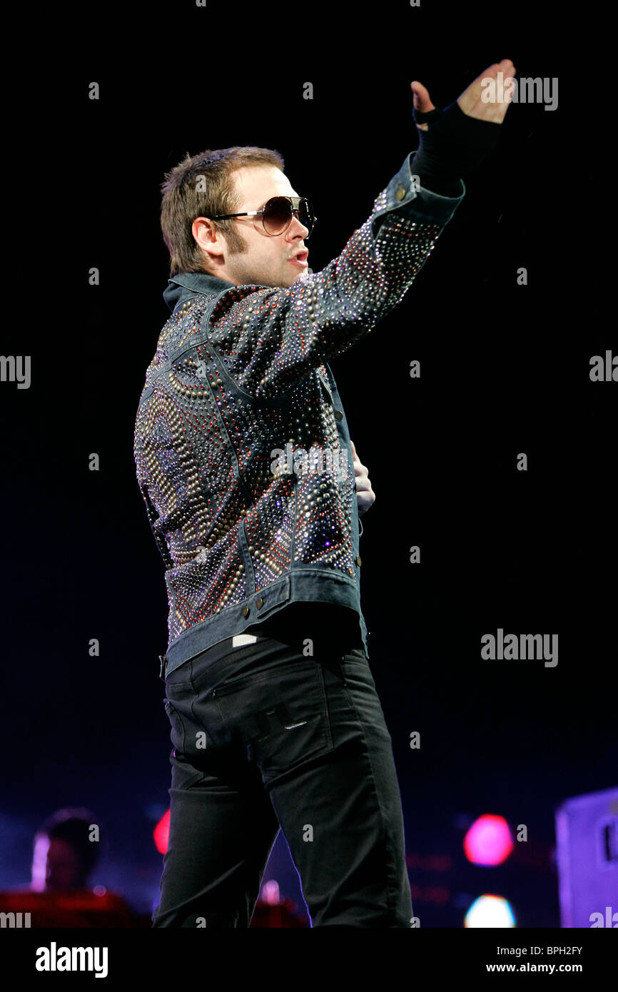 Tom Meighan OF KASABIAN AT THE V FESTIVAL AT HYLANDS PARK,CHELMSFORD ...