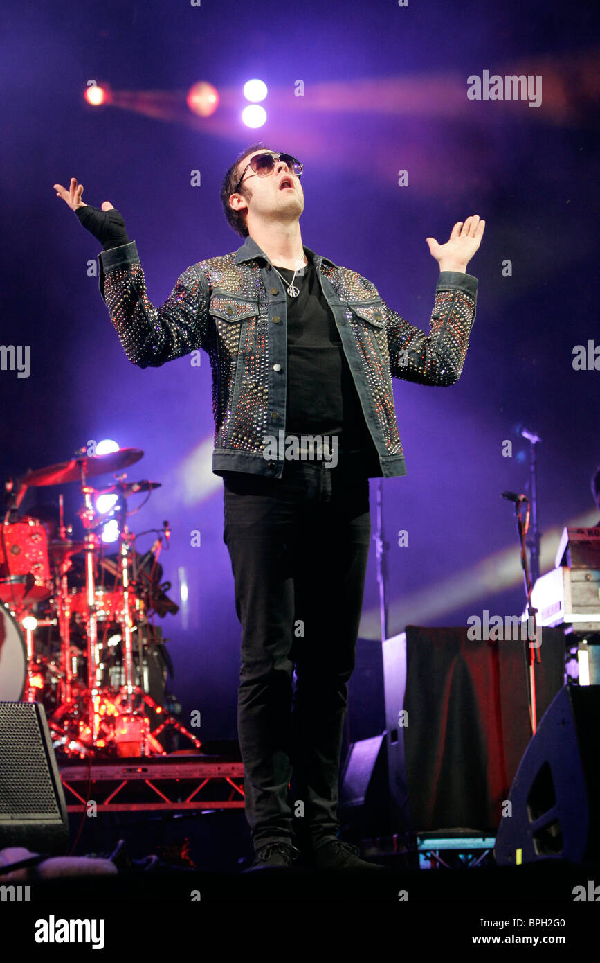 Tom Meighan OF KASABIAN AT THE V FESTIVAL AT HYLANDS PARK,CHELMSFORD ...